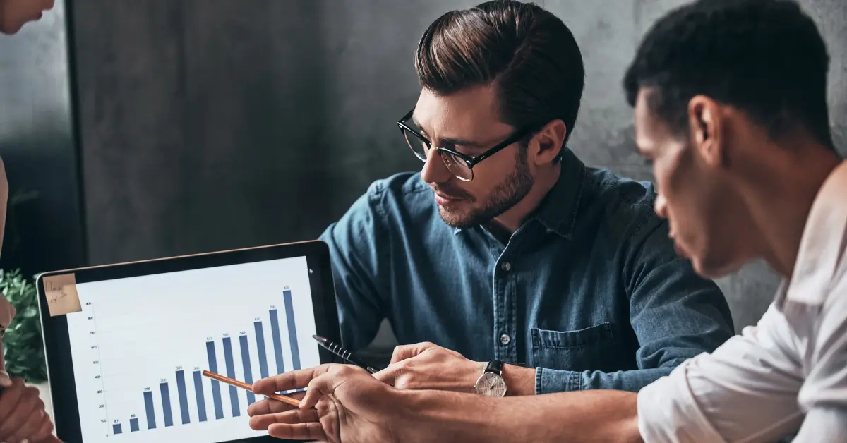 Monitoring Sales: How to Measure KPIs and the 4 Sales Tracking Softwares