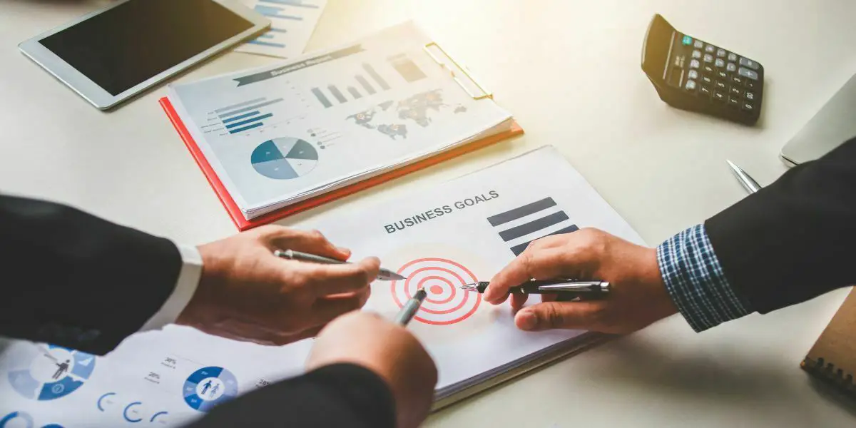 Examples of Team Goals & Tips for Setting Effective Team Goals