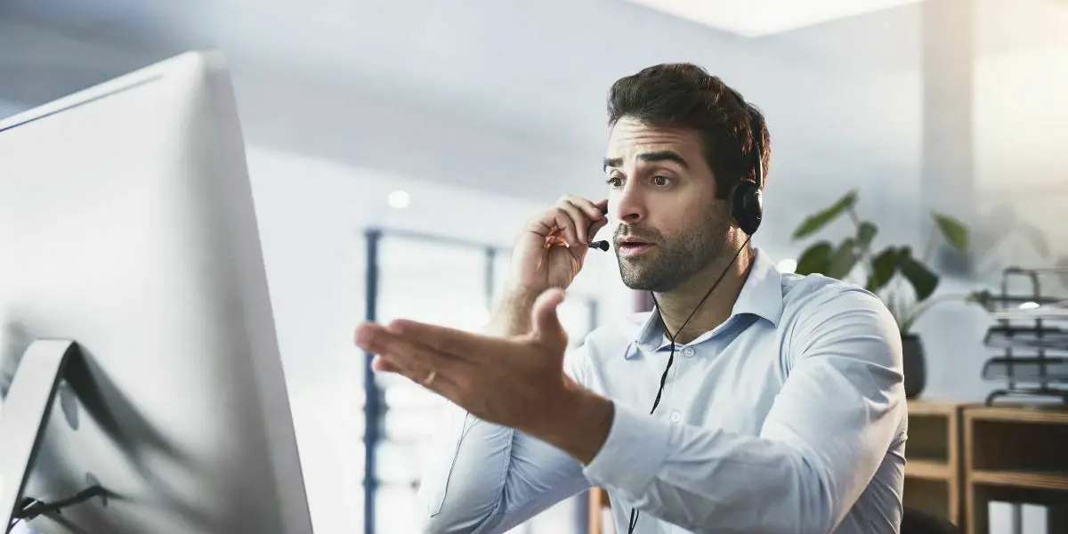 How To Deal With a Difficult Customer {10 Best Tips}