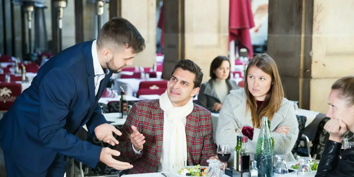 How To Deal With a Difficult Customer {10 Best Tips}