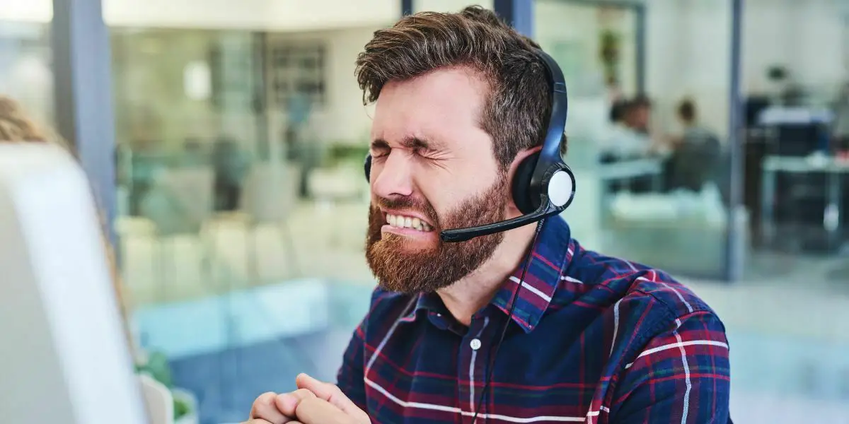 How To Deal With a Difficult Customer {10 Best Tips}