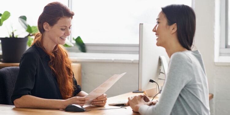 10 Leadership Experience Examples to Highlight in an Interview