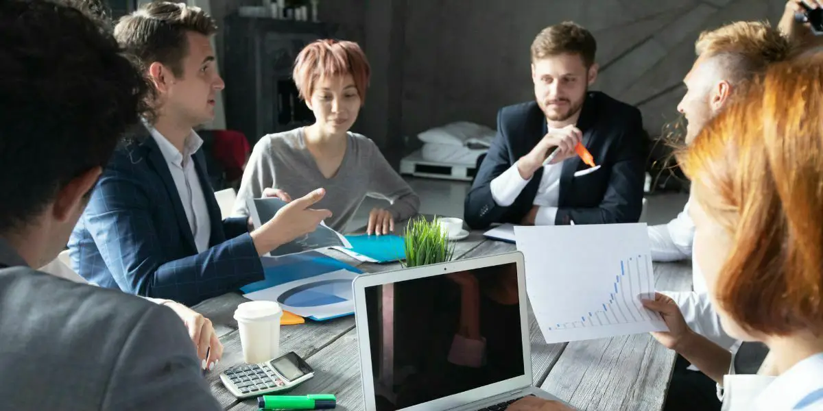 10 Leadership Experience Examples to Highlight in an Interview