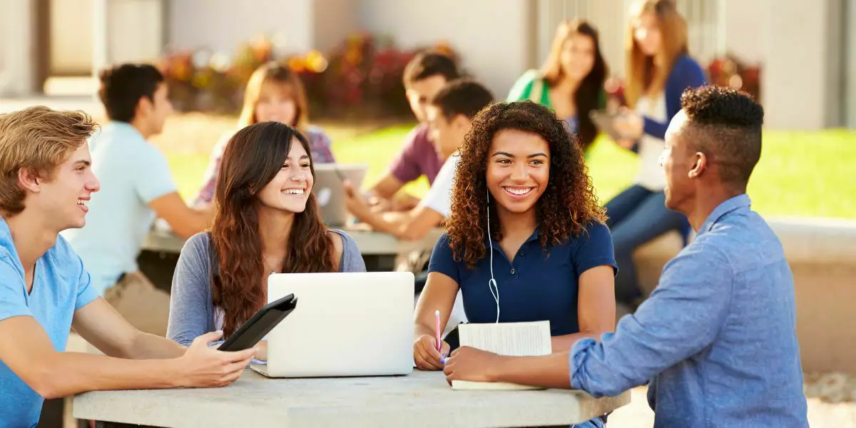 14 Best Examples of Leadership Roles in High School