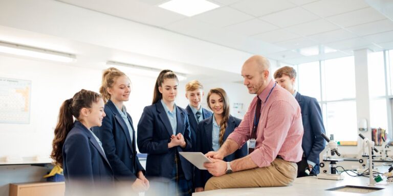 What is Achievement Oriented Leadership? (Everything You Need to Know)