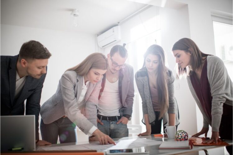 10 Signs of a Good Manager: How to Spot a Great Leader