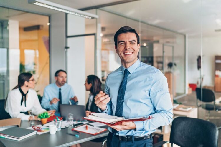 10 Signs of a Good Manager: How to Spot a Great Leader
