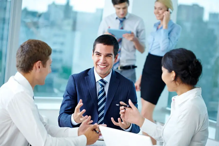 10 Signs of a Good Manager: How to Spot a Great Leader