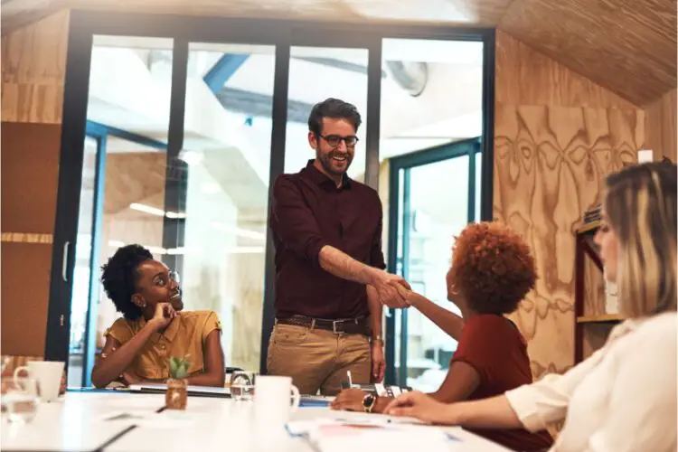 How To Write an Introduction About Yourself – 7 Helpful Tips