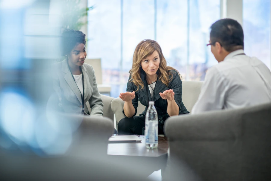 Effective Communication as a Leadership Competency: Tips and Examples