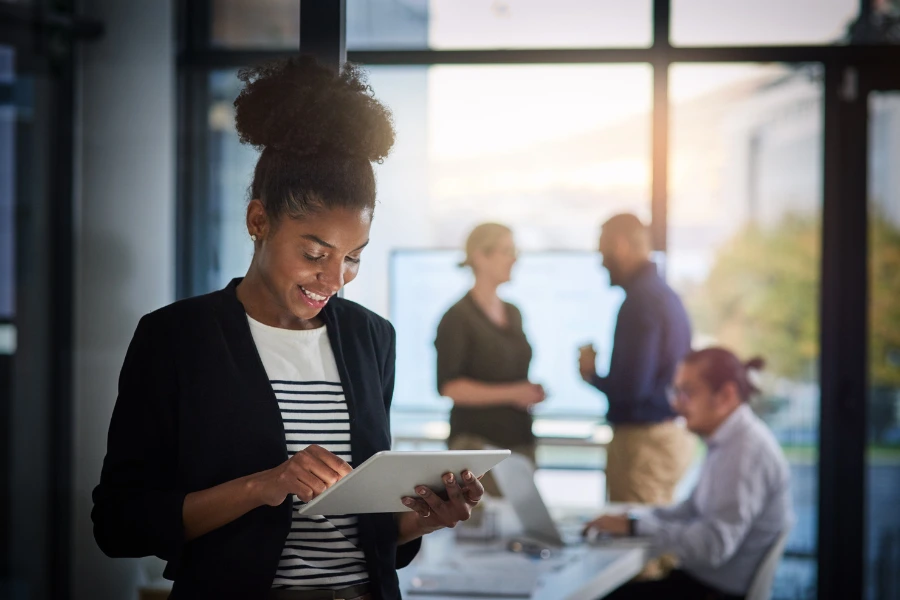 Self-Managed Teams: 5 Real-World Examples & Key Benefits